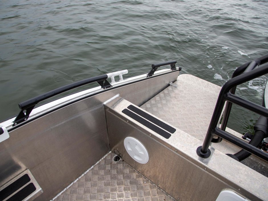 Silver Seahawk Cabin - BoatWorld