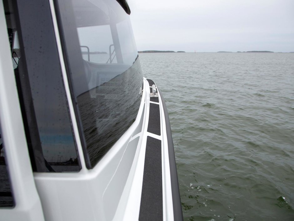 Silver Seahawk Cabin - BoatWorld