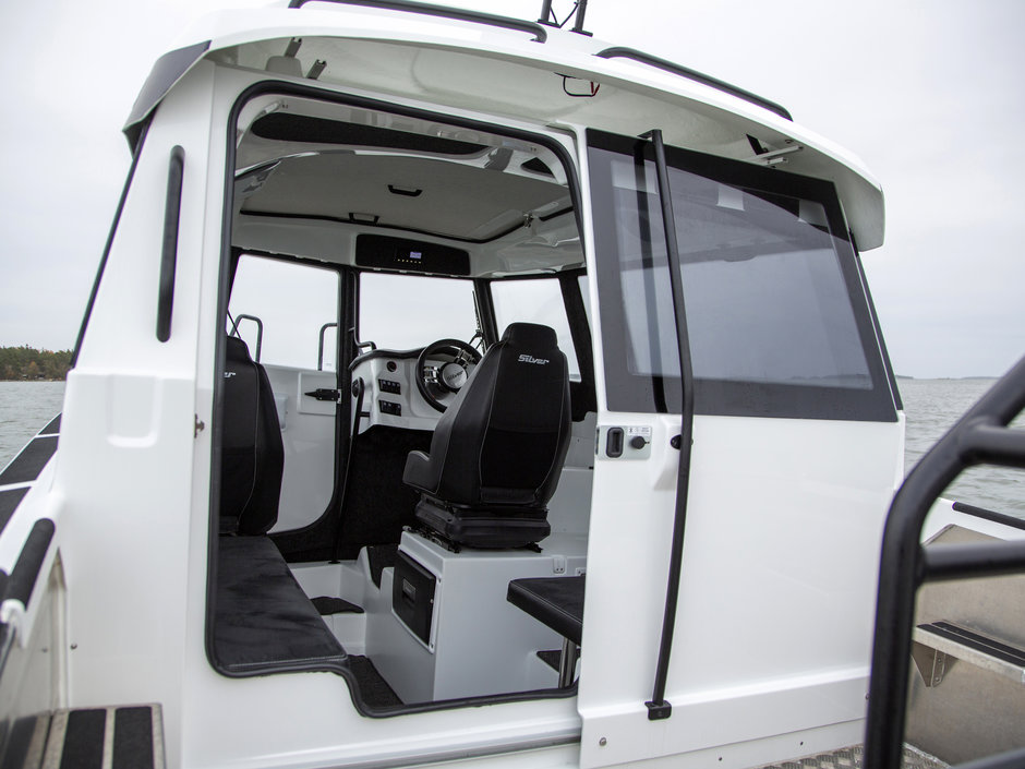 Silver Seahawk Cabin - BoatWorld