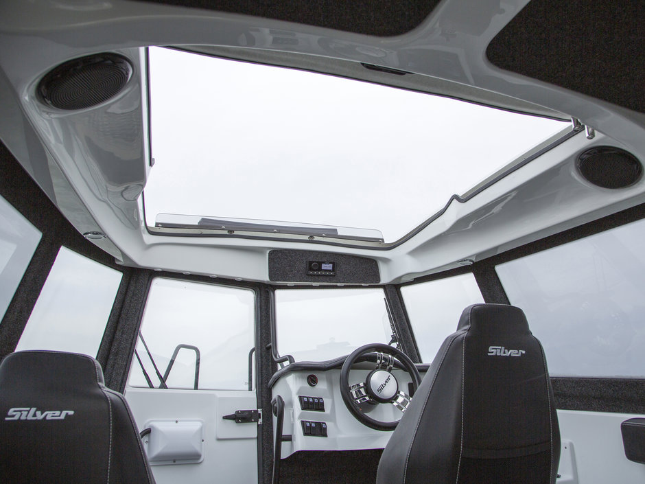 Silver Seahawk Cabin - BoatWorld