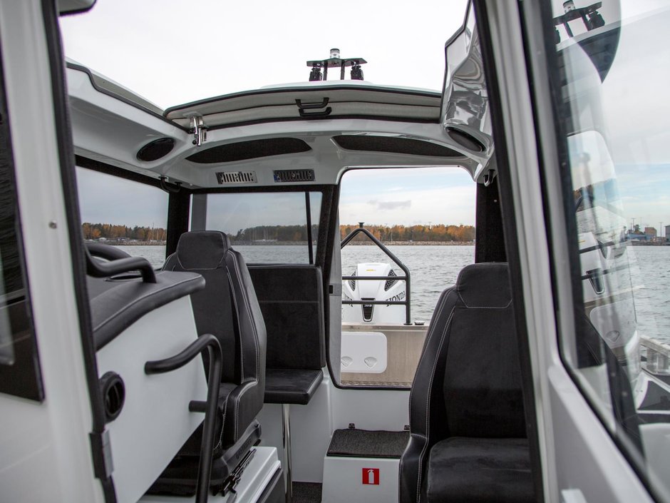 Silver Seahawk Cabin - BoatWorld